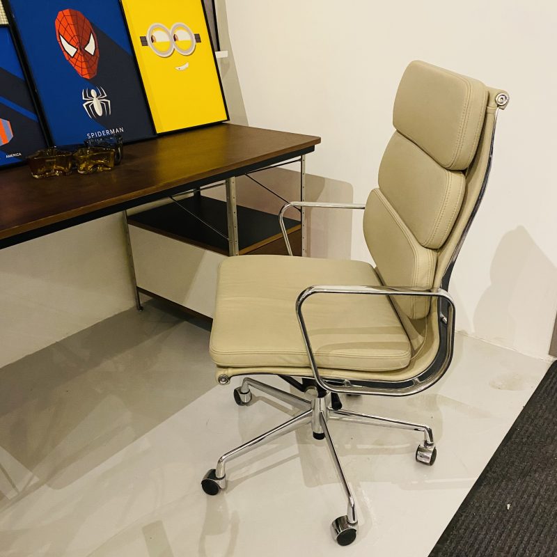 EM Replica Soft Pad High Back Chair - illum