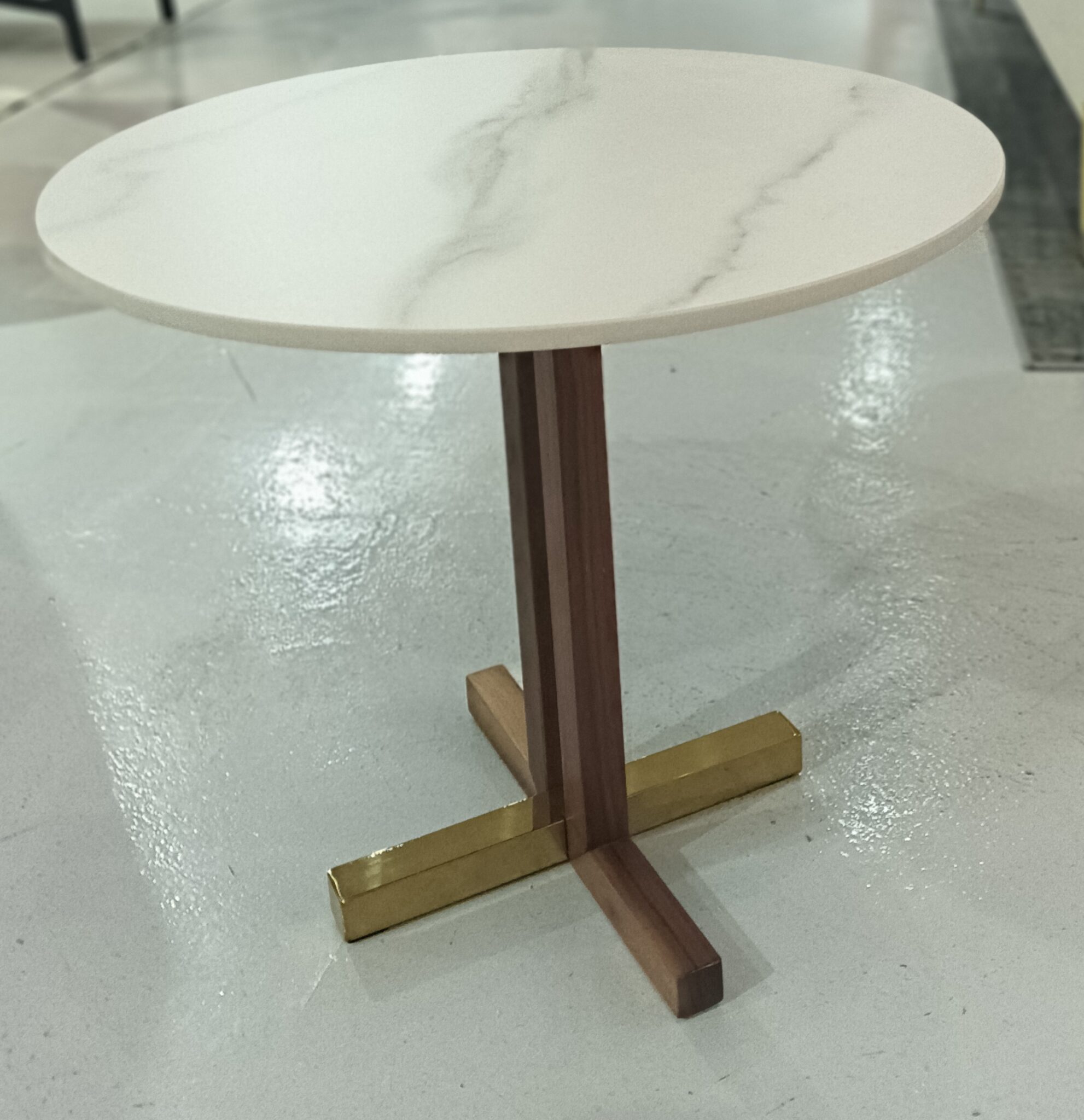 50cm Diameter Round Side Table in Matte Bianco (DISPLAY SET) - illum